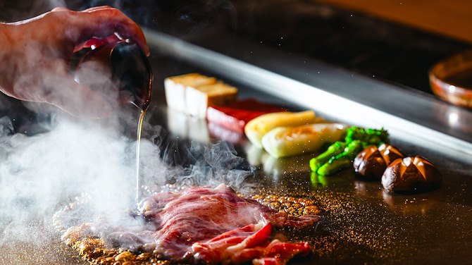 MYDOでは、地元の皆さまが愛してやまない「大阪ソウルフード」もご提供しています。